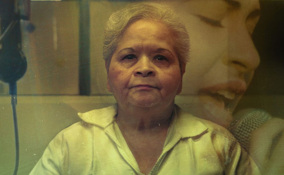 How to watch Selena and Yolanda: The Secrets Between Them Season 1 in ...